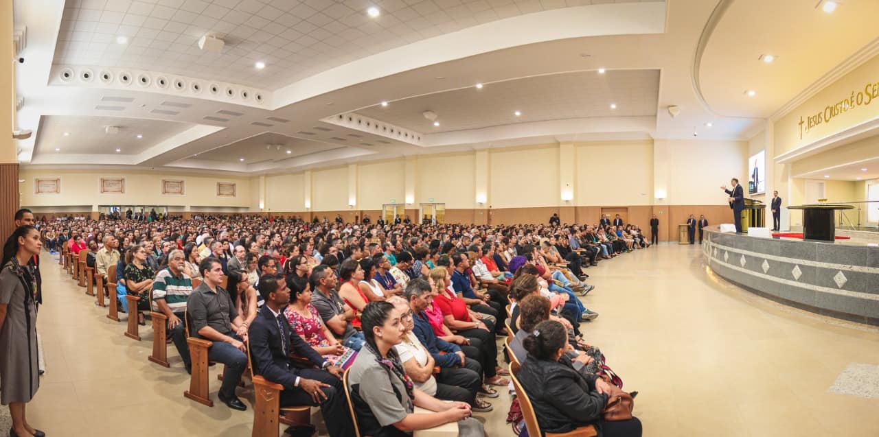 Bispo Edir Macedo realiza reunião inaugural da Catedral em Taubaté ... Bispo Edir Macedo realiza reunião inaugural da Catedral em Taubaté ...