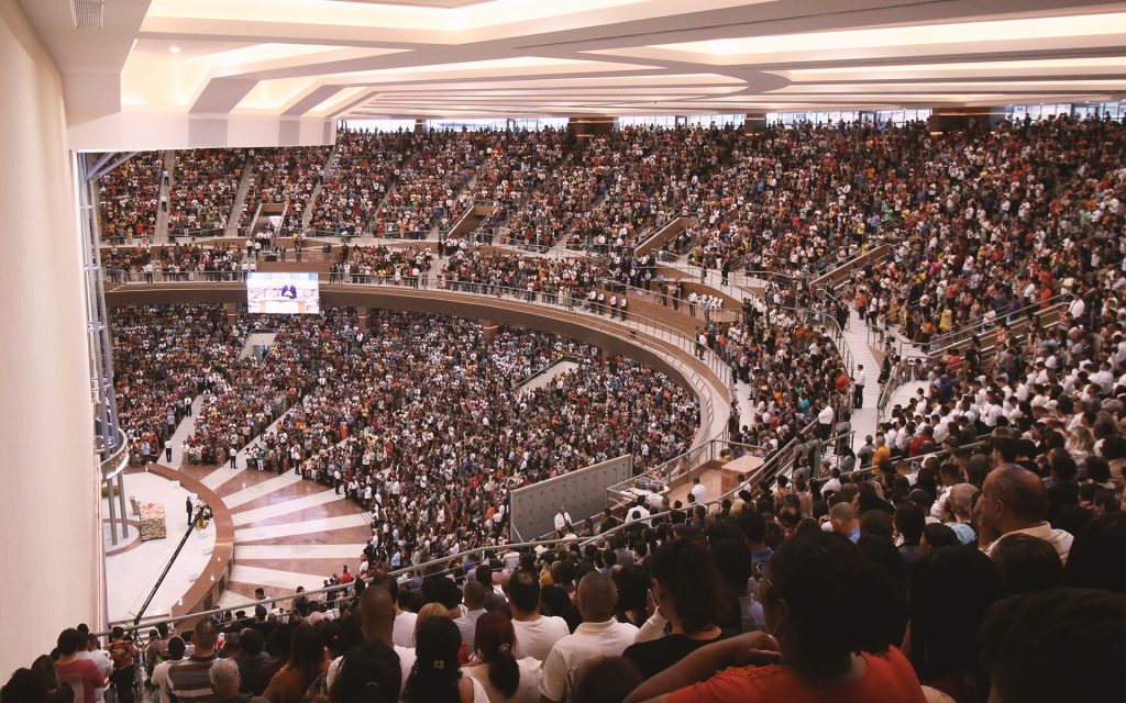 Bispo Edir Macedo realiza reunião de reinauguração da Catedral Mundial ... Bispo Edir Macedo realiza reunião de reinauguração da Catedral Mundial ...