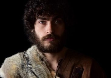 Ator Caio Menck estreia em novelas com o personagem Togarma - Universal ...