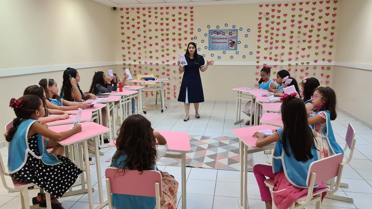 Meninas de 6 a 10 anos participam de encontro mensal na EBI - Universal.org – Portal Oficial da ...