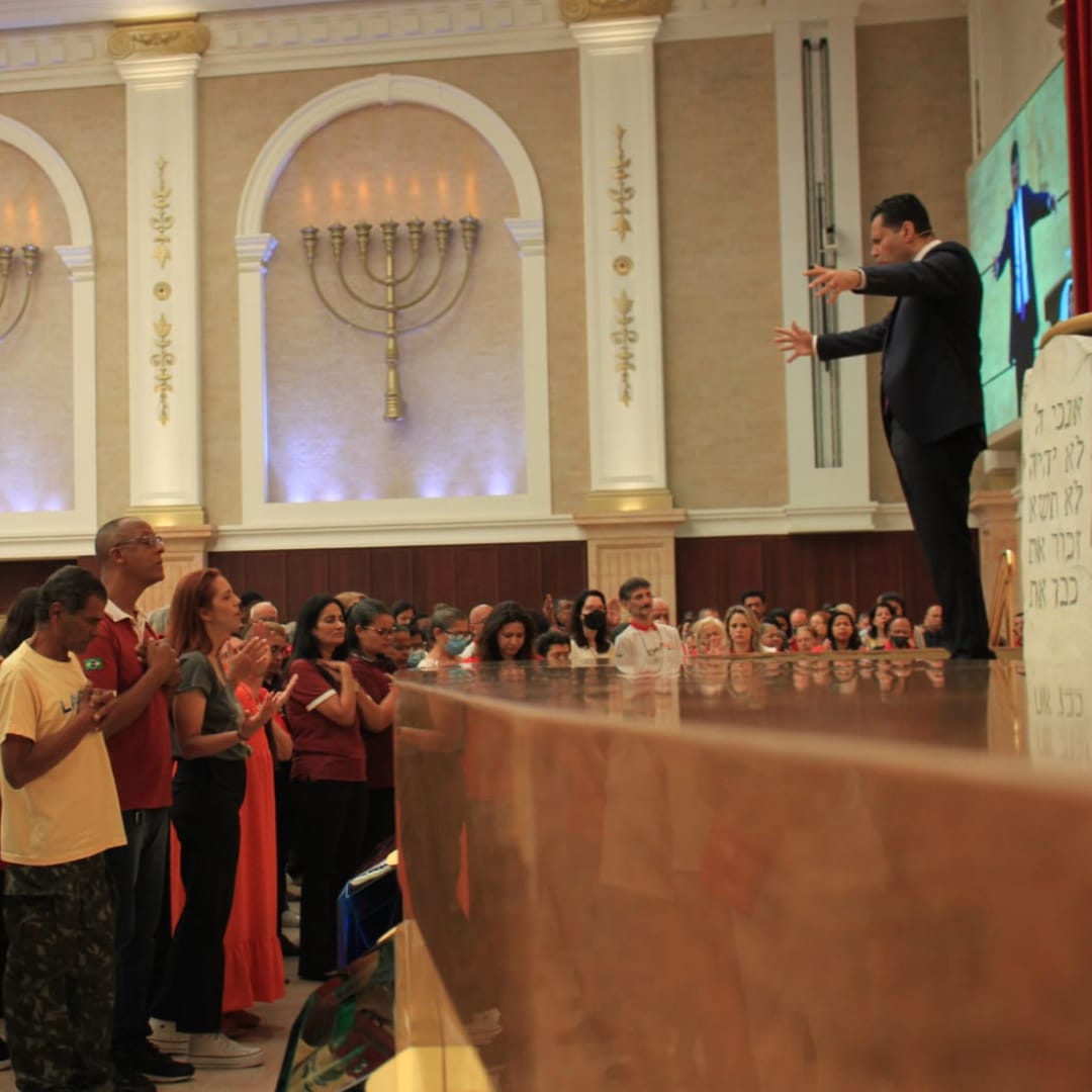 Consagração Especial marca celebração de 10 anos do Calebe Universal ...