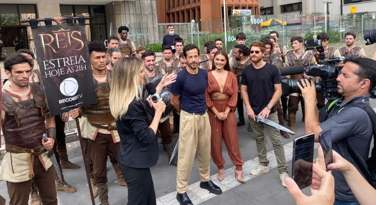 Exércitos hebreu e filisteu invadem a Avenida Paulista (SP) em ação de ...