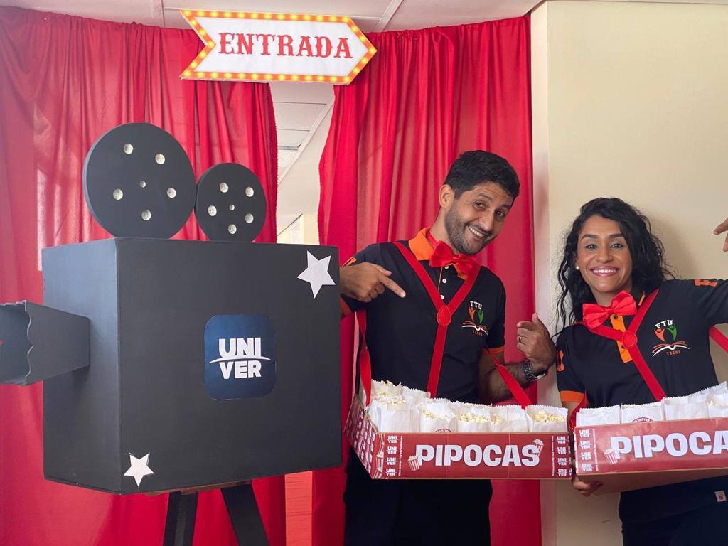 Univer Vídeo exibe Gêmeos Tuttle a mais de 800 teens, familiares e ...